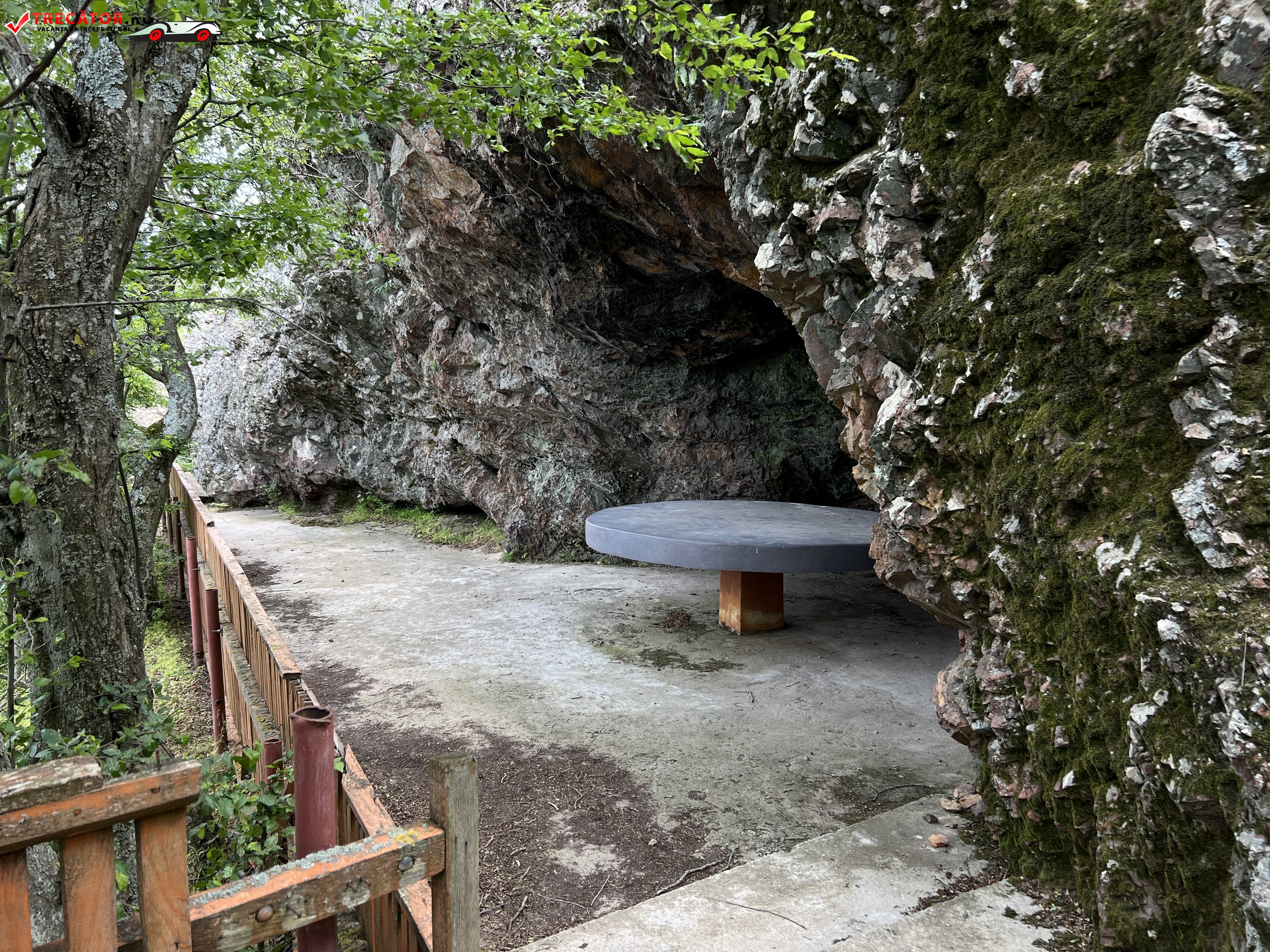 Grota Haiducilor, Camena. Galerie Foto - Imagini cu Obiective Turistice